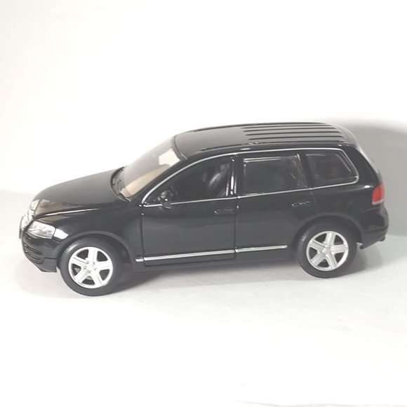 maisto | Toys | Vintage 202 Vw Touarge 3216bk 4 Door Suv 4x4 Diecast ...
